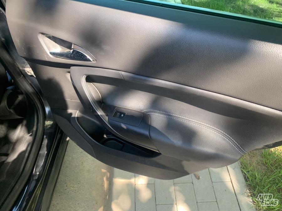 Black Opel Insignia 2012 in Telschi, with an engine capacity of 2.00 L and mileage of 249 thousand km for 3490 €, photo 8 on AUTOMOTO.COM.LV
