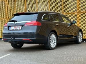 Black Opel Insignia 2012 in Ogre, with an engine capacity of 2.00 L and mileage of 197 thousand km for 5997 €, photo 6 on AUTOMOTO.COM.LV