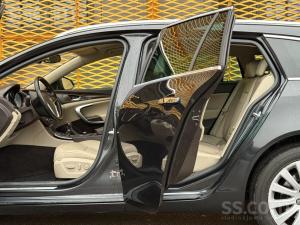 Black Opel Insignia 2012 in Ogre, with an engine capacity of 2.00 L and mileage of 197 thousand km for 5997 €, photo 10 on AUTOMOTO.COM.LV