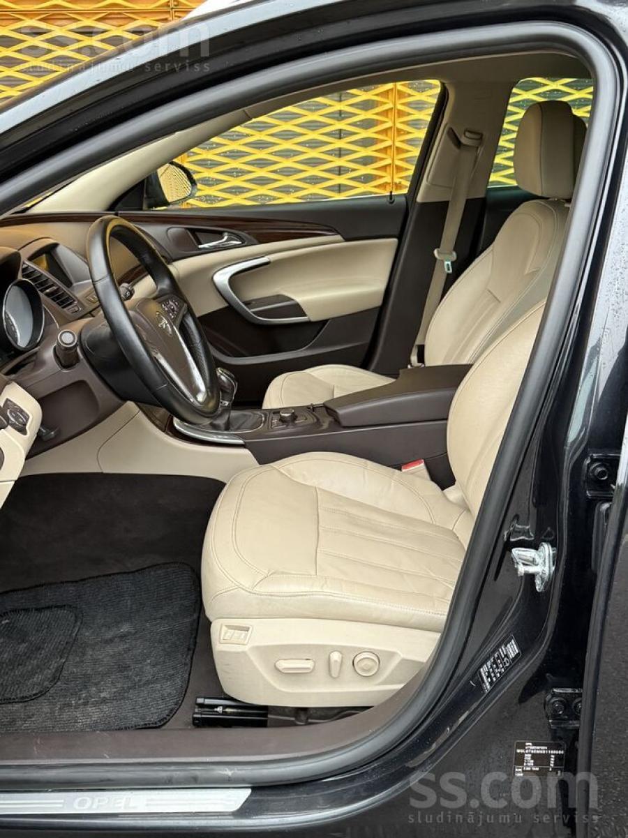 Black Opel Insignia 2012 in Ogre, with an engine capacity of 2.00 L and mileage of 197 thousand km for 5997 €, photo 11 on AUTOMOTO.COM.LV