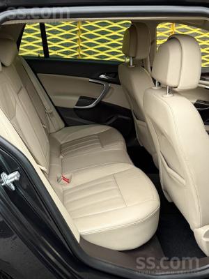 Black Opel Insignia 2012 in Ogre, with an engine capacity of 2.00 L and mileage of 197 thousand km for 5997 €, photo 15 on AUTOMOTO.COM.LV