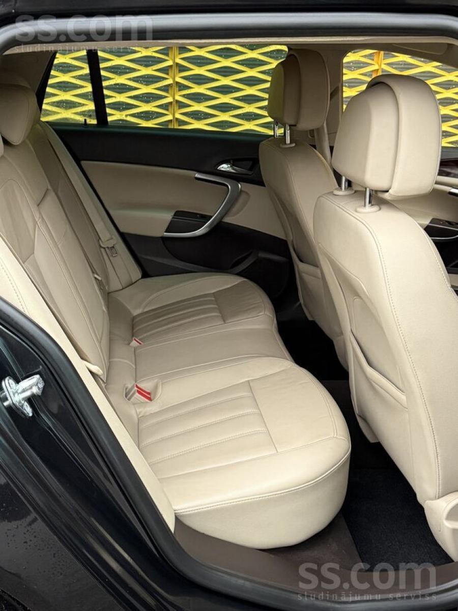 Black Opel Insignia 2012 in Ogre, with an engine capacity of 2.00 L and mileage of 197 thousand km for 5997 €, photo 15 on AUTOMOTO.COM.LV