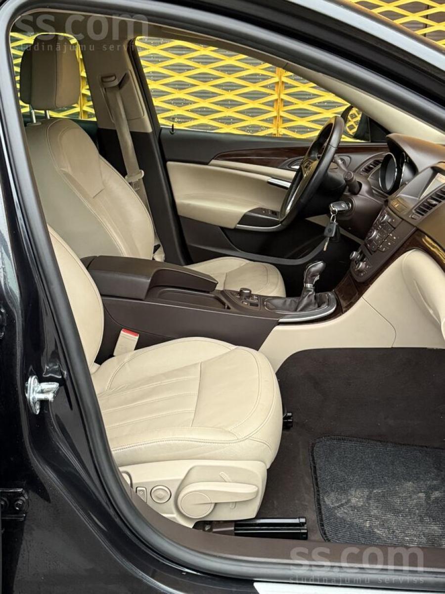 Black Opel Insignia 2012 in Ogre, with an engine capacity of 2.00 L and mileage of 197 thousand km for 5997 €, photo 16 on AUTOMOTO.COM.LV