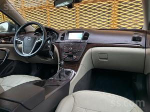 Black Opel Insignia 2012 in Ogre, with an engine capacity of 2.00 L and mileage of 197 thousand km for 5997 €, photo 18 on AUTOMOTO.COM.LV