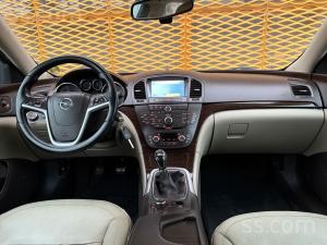 Black Opel Insignia 2012 in Ogre, with an engine capacity of 2.00 L and mileage of 197 thousand km for 5997 €, photo 19 on AUTOMOTO.COM.LV