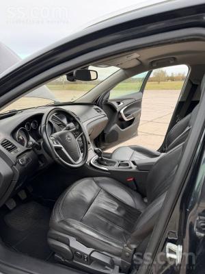 Black Opel Insignia 2012 in Riga, with an engine capacity of 2.00 L and mileage of 352 thousand km for 3300 €, photo 10 on AUTOMOTO.COM.LV