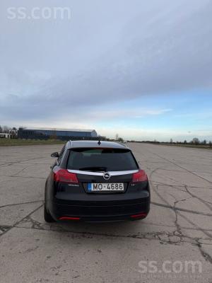 Black Opel Insignia 2012 in Riga, with an engine capacity of 2.00 L and mileage of 352 thousand km for 3300 €, photo 12 on AUTOMOTO.COM.LV