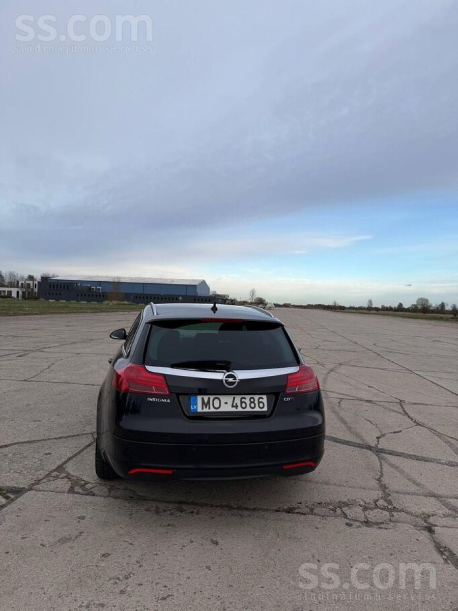 Black Opel Insignia 2012 in Riga, with an engine capacity of 2.00 L and mileage of 352 thousand km for 3300 €, photo 12 on AUTOMOTO.COM.LV
