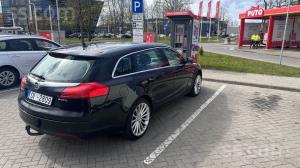 Black Opel Insignia 2012 in Riga, with an engine capacity of 2.00 L and mileage of 274 thousand km for 3550 €, photo 5 on AUTOMOTO.COM.LV