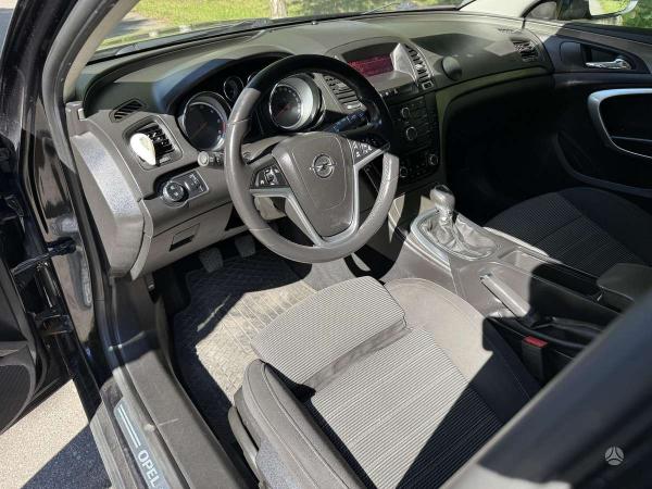 Black Opel Insignia 2012 in Marijampole, with an engine capacity of 2.00 L and mileage of 253 thousand km for 2600 €, photo 10 on AUTOMOTO.COM.LV