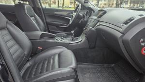 Black Opel Insignia 2012 in Riga, with an engine capacity of 2.00 L and mileage of 281 thousand km for 3950 €, photo 3 on AUTOMOTO.COM.LV