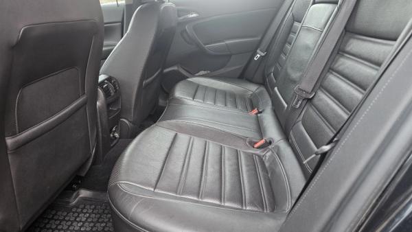 Black Opel Insignia 2012 in Riga, with an engine capacity of 2.00 L and mileage of 281 thousand km for 3950 €, photo 3 on AUTOMOTO.COM.LV