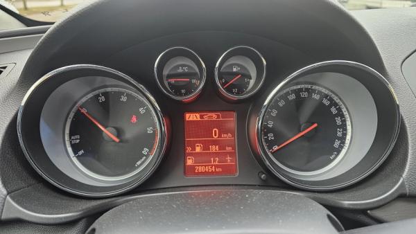 Black Opel Insignia 2012 in Riga, with an engine capacity of 2.00 L and mileage of 281 thousand km for 3950 €, photo 6 on AUTOMOTO.COM.LV
