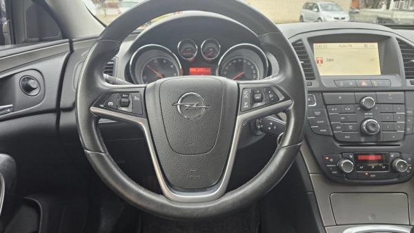 Black Opel Insignia 2012 in Riga, with an engine capacity of 2.00 L and mileage of 281 thousand km for 3950 €, photo 8 on AUTOMOTO.COM.LV