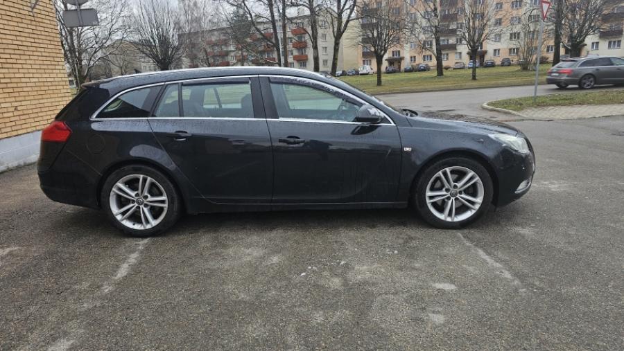 Black Opel Insignia 2012 in Riga, with an engine capacity of 2.00 L and mileage of 281 thousand km for 3950 €, photo 18 on AUTOMOTO.COM.LV