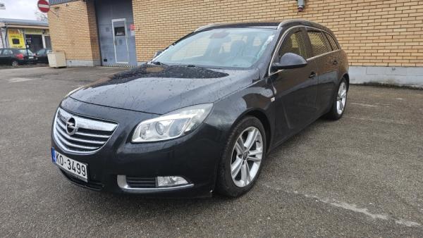 Black Opel Insignia 2012 in Riga, with an engine capacity of 2.00 L and mileage of 281 thousand km for 3950 €, photo 1 on AUTOMOTO.COM.LV
