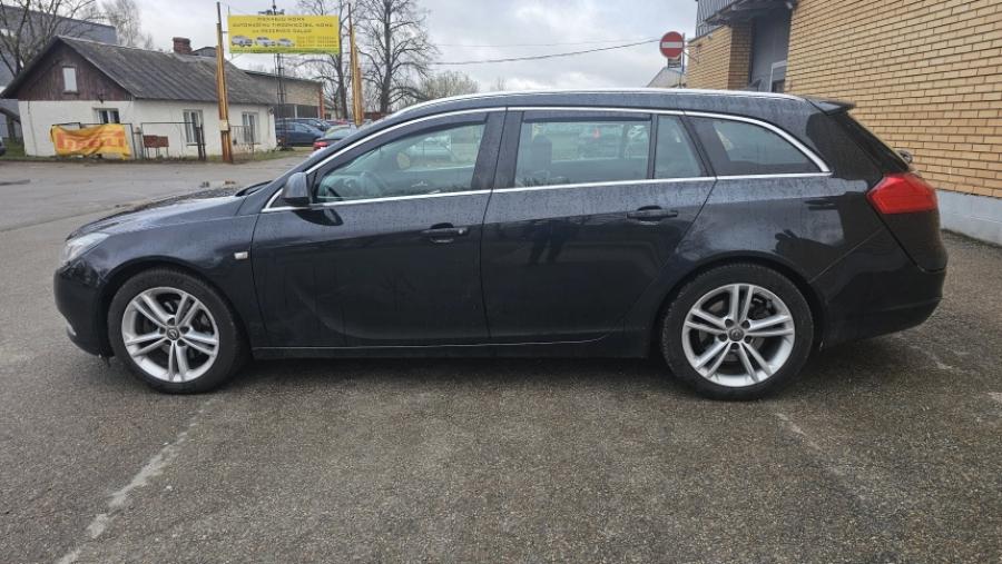 Black Opel Insignia 2012 in Riga, with an engine capacity of 2.00 L and mileage of 281 thousand km for 3950 €, photo 22 on AUTOMOTO.COM.LV