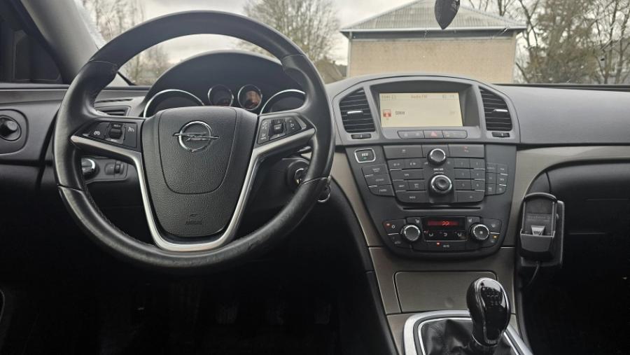 Black Opel Insignia 2012 in Riga, with an engine capacity of 2.00 L and mileage of 281 thousand km for 3950 €, photo 26 on AUTOMOTO.COM.LV