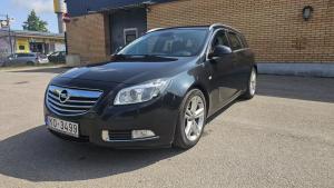 Black Opel Insignia 2012 in Riga, with an engine capacity of 2.00 L and mileage of 281 thousand km for 3550 €, photo  on AUTOMOTO.COM.LV
