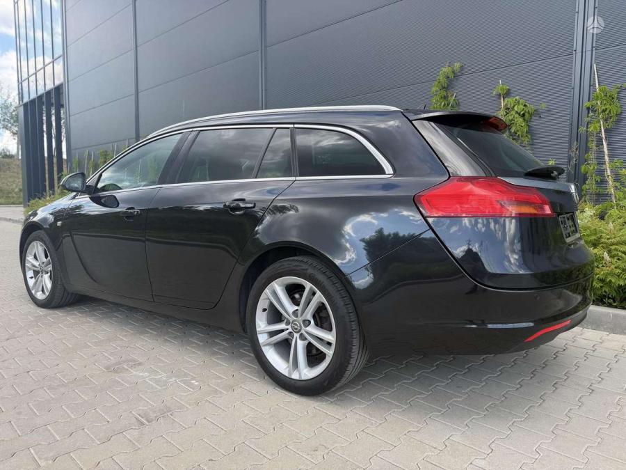 Black Opel Insignia 2012 in Vilnius, with an engine capacity of 1.96 L and mileage of 200 thousand km for 4444 €, photo 6 on AUTOMOTO.COM.LV