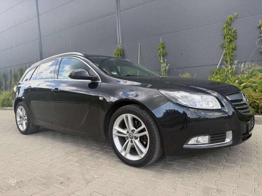 Black Opel Insignia 2012 in Vilnius, with an engine capacity of 1.96 L and mileage of 200 thousand km for 4444 €, photo 7 on AUTOMOTO.COM.LV