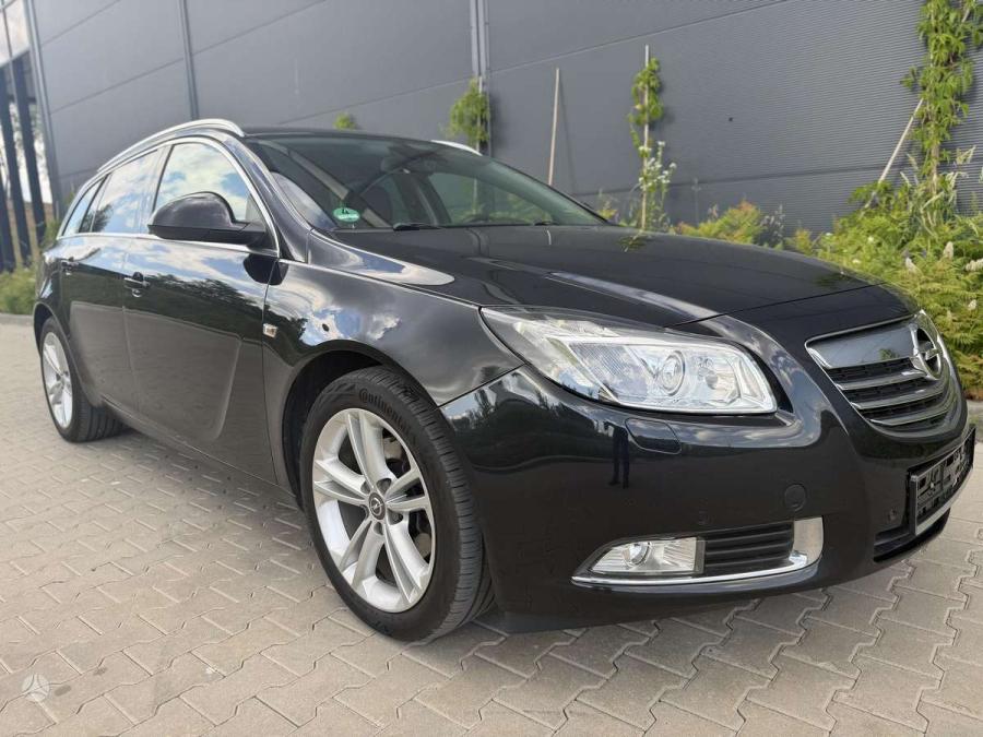 Black Opel Insignia 2012 in Vilnius, with an engine capacity of 1.96 L and mileage of 200 thousand km for 4444 €, photo 8 on AUTOMOTO.COM.LV