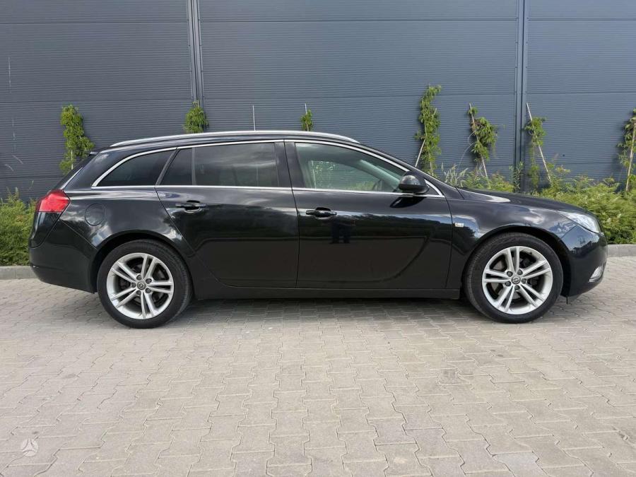 Black Opel Insignia 2012 in Vilnius, with an engine capacity of 1.96 L and mileage of 200 thousand km for 4444 €, photo 10 on AUTOMOTO.COM.LV