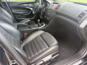 Black Opel Insignia 2012 in Vilnius, with an engine capacity of 1.96 L and mileage of 200 thousand km for 4444 €, photo 12 on AUTOMOTO.COM.LV