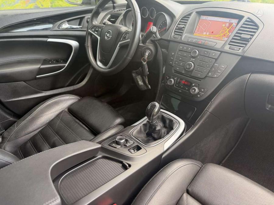 Black Opel Insignia 2012 in Vilnius, with an engine capacity of 1.96 L and mileage of 200 thousand km for 4444 €, photo 13 on AUTOMOTO.COM.LV