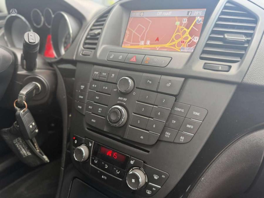 Black Opel Insignia 2012 in Vilnius, with an engine capacity of 1.96 L and mileage of 200 thousand km for 4444 €, photo 14 on AUTOMOTO.COM.LV
