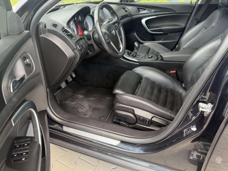 Black Opel Insignia 2012 in Vilnius, with an engine capacity of 1.96 L and mileage of 200 thousand km for 4444 €, photo 15 on AUTOMOTO.COM.LV