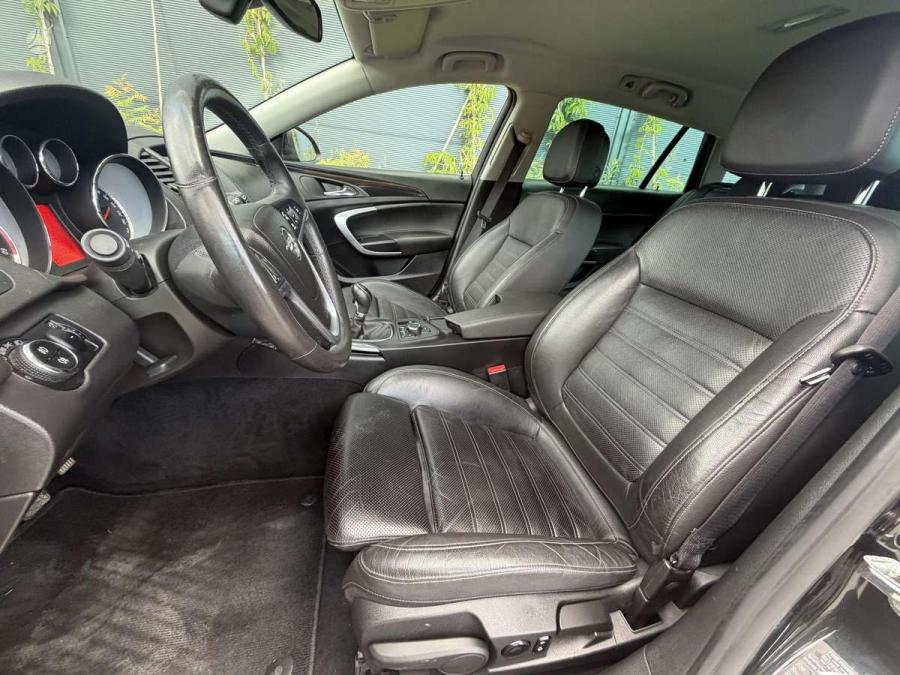 Black Opel Insignia 2012 in Vilnius, with an engine capacity of 1.96 L and mileage of 200 thousand km for 4444 €, photo 16 on AUTOMOTO.COM.LV