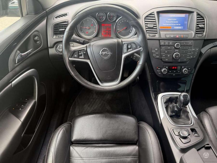 Black Opel Insignia 2012 in Vilnius, with an engine capacity of 1.96 L and mileage of 200 thousand km for 4444 €, photo 17 on AUTOMOTO.COM.LV