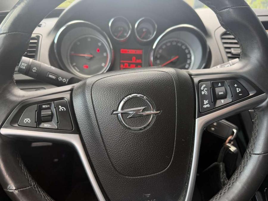 Black Opel Insignia 2012 in Vilnius, with an engine capacity of 1.96 L and mileage of 200 thousand km for 4444 €, photo 20 on AUTOMOTO.COM.LV