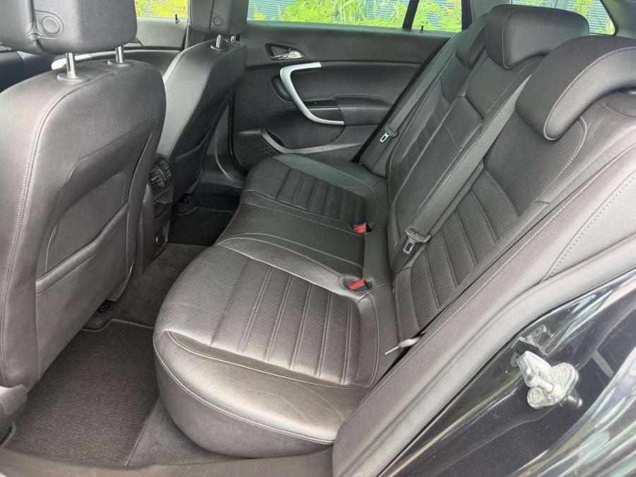 Black Opel Insignia 2012 in Vilnius, with an engine capacity of 1.96 L and mileage of 200 thousand km for 4444 €, photo 32 on AUTOMOTO.COM.LV