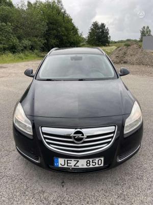 Black Opel Insignia 2012 in Kretinga, with an engine capacity of 1.96 L and mileage of 394 thousand km for 2999 €, photo 4 on AUTOMOTO.COM.LV