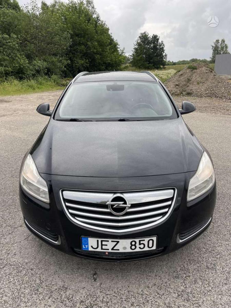 Black Opel Insignia 2012 in Kretinga, with an engine capacity of 1.96 L and mileage of 394 thousand km for 2999 €, photo 4 on AUTOMOTO.COM.LV