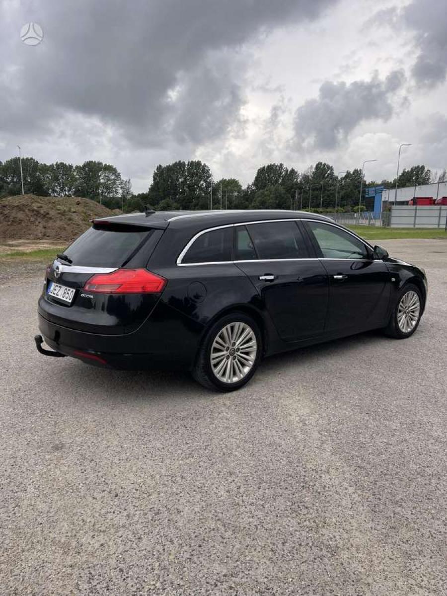 Black Opel Insignia 2012 in Kretinga, with an engine capacity of 1.96 L and mileage of 394 thousand km for 2999 €, photo 5 on AUTOMOTO.COM.LV
