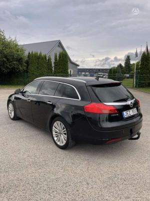 Black Opel Insignia 2012 in Kretinga, with an engine capacity of 1.96 L and mileage of 394 thousand km for 2999 €, photo 6 on AUTOMOTO.COM.LV