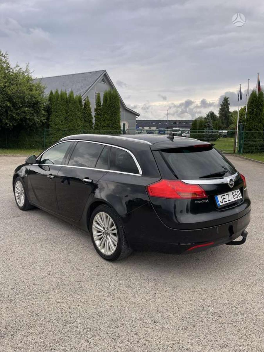 Black Opel Insignia 2012 in Kretinga, with an engine capacity of 1.96 L and mileage of 394 thousand km for 2999 €, photo 6 on AUTOMOTO.COM.LV