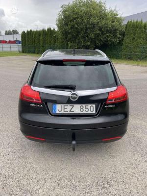 Black Opel Insignia 2012 in Kretinga, with an engine capacity of 1.96 L and mileage of 394 thousand km for 2999 €, photo 7 on AUTOMOTO.COM.LV
