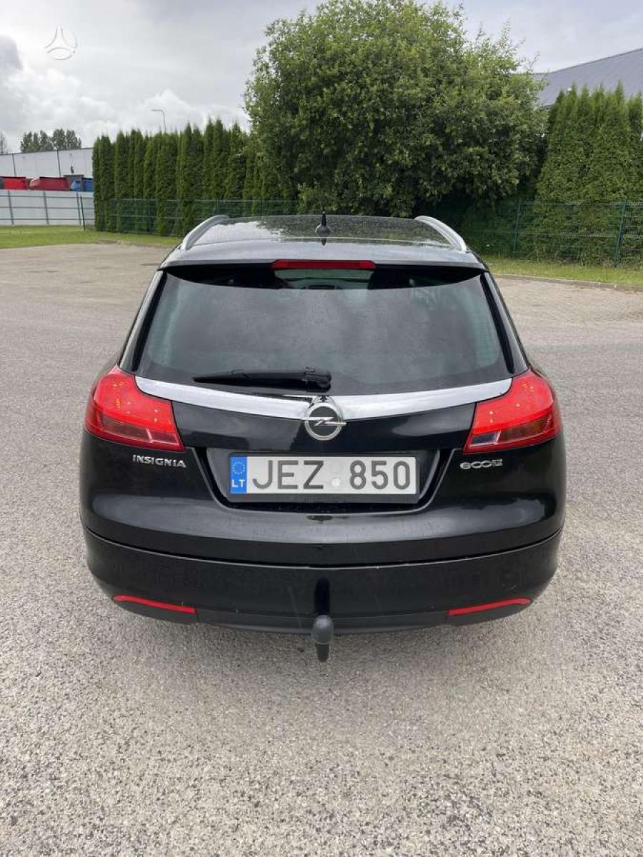 Black Opel Insignia 2012 in Kretinga, with an engine capacity of 1.96 L and mileage of 394 thousand km for 2999 €, photo 7 on AUTOMOTO.COM.LV