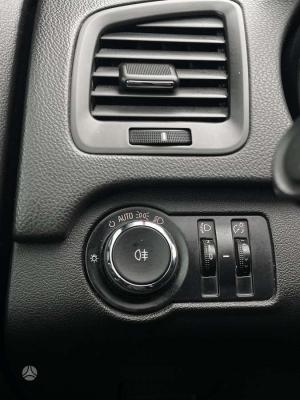 Black Opel Insignia 2012 in Kretinga, with an engine capacity of 1.96 L and mileage of 394 thousand km for 2999 €, photo 13 on AUTOMOTO.COM.LV