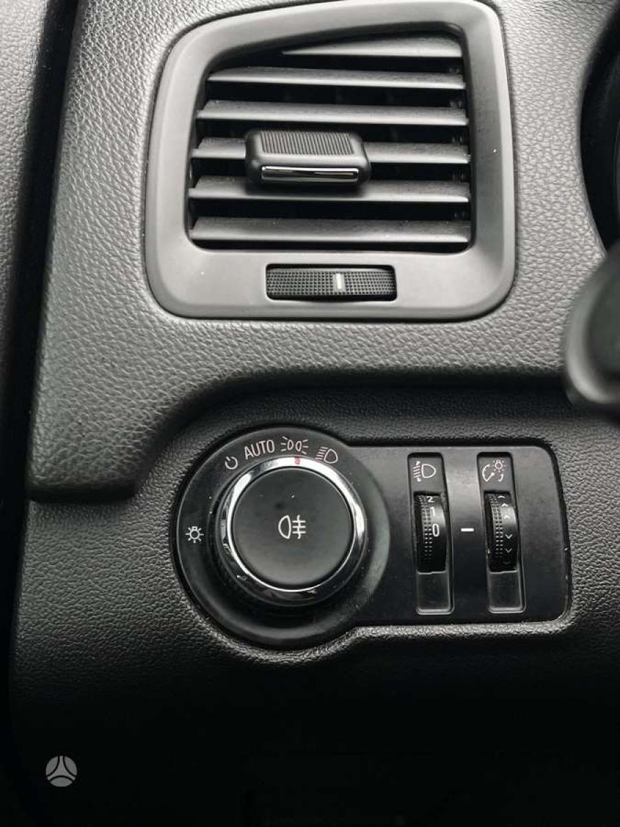 Black Opel Insignia 2012 in Kretinga, with an engine capacity of 1.96 L and mileage of 394 thousand km for 2999 €, photo 13 on AUTOMOTO.COM.LV