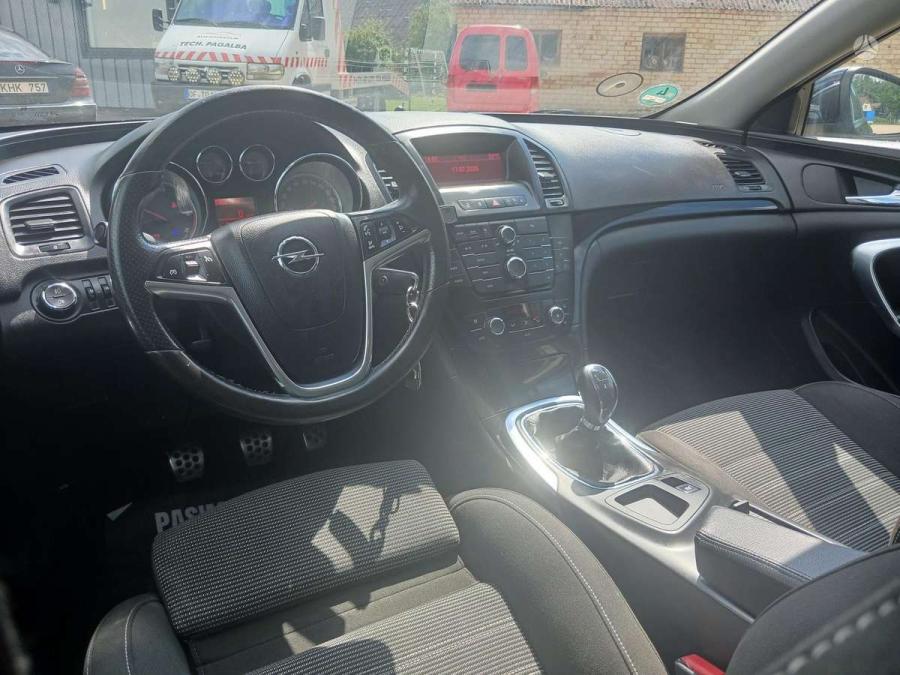 Black Opel Insignia 2012 in Kelme, with an engine capacity of 1.96 L and mileage of 266 thousand km for 3000 €, photo 10 on AUTOMOTO.COM.LV