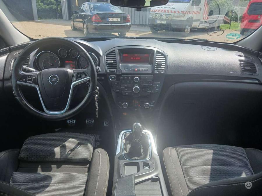 Black Opel Insignia 2012 in Kelme, with an engine capacity of 1.96 L and mileage of 266 thousand km for 3000 €, photo 11 on AUTOMOTO.COM.LV