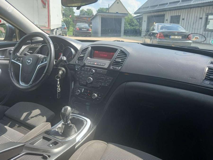 Black Opel Insignia 2012 in Kelme, with an engine capacity of 1.96 L and mileage of 266 thousand km for 3000 €, photo 12 on AUTOMOTO.COM.LV