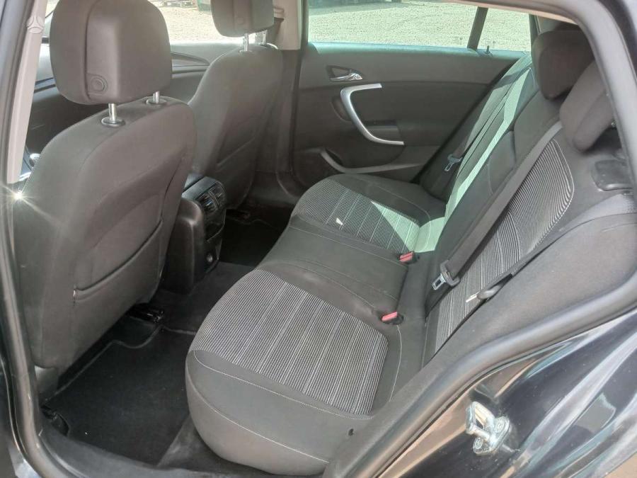 Black Opel Insignia 2012 in Kelme, with an engine capacity of 1.96 L and mileage of 266 thousand km for 3000 €, photo 13 on AUTOMOTO.COM.LV
