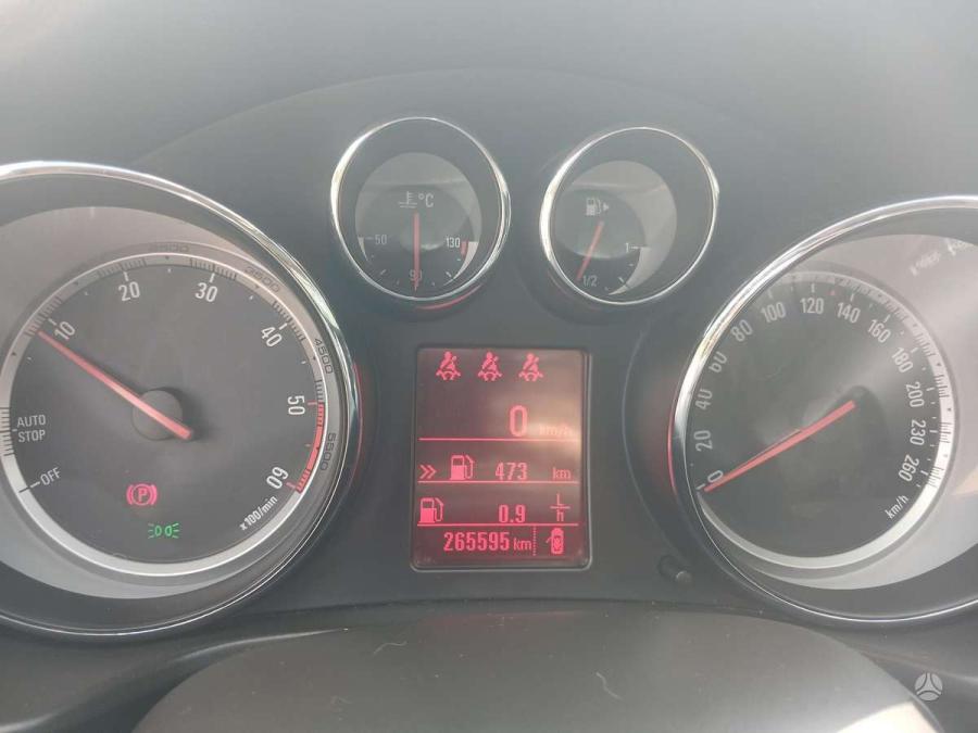 Black Opel Insignia 2012 in Kelme, with an engine capacity of 1.96 L and mileage of 266 thousand km for 3000 €, photo 14 on AUTOMOTO.COM.LV