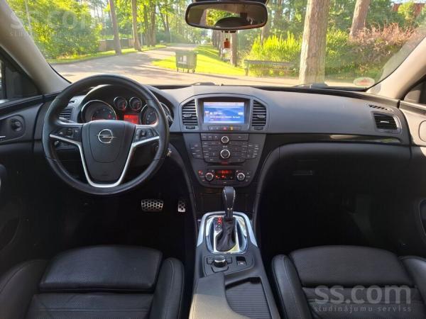 Black Opel Insignia 2012 in Riga, with an engine capacity of 2.00 L and mileage of 261 thousand km for 7000 €, photo 10 on AUTOMOTO.COM.LV